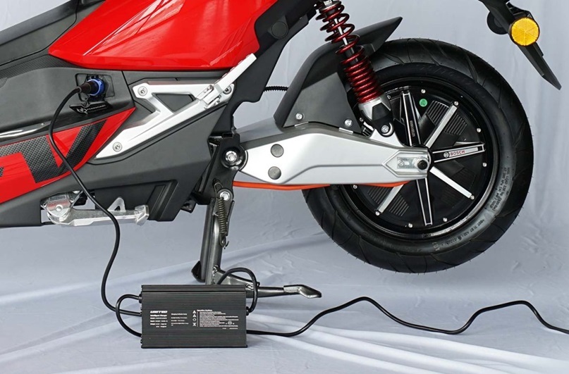 Apakah Motor Listrik Bisa Dicas di Rumah?